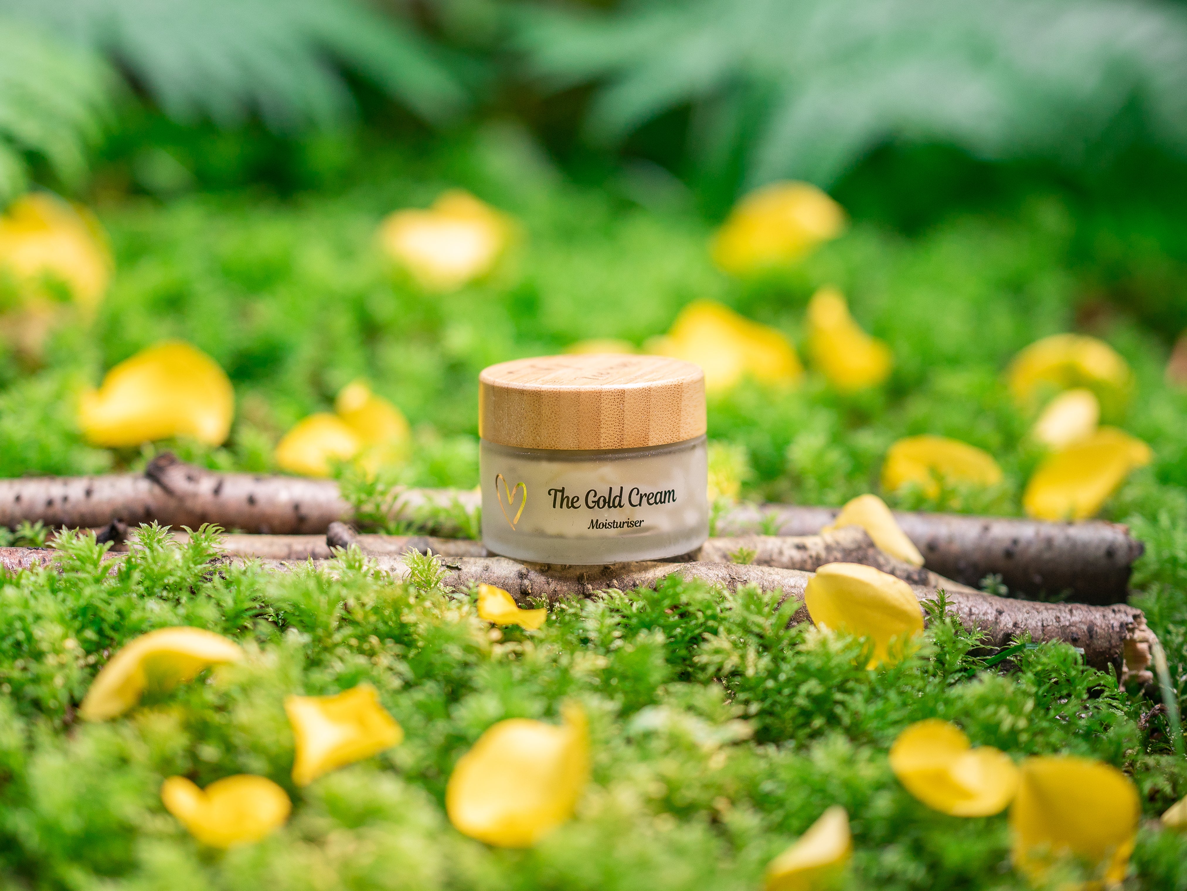 Gold Cream | Skincare Cream Containing 24k Gold Leaf To Brighten Skin ...